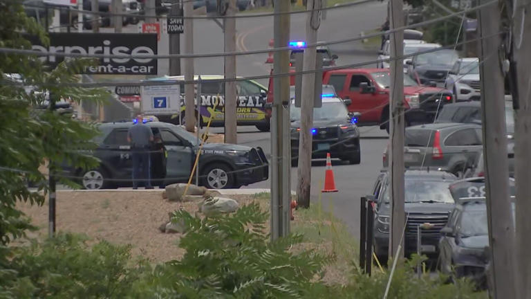 Search continues for suspect in Merrimack Valley jewelry store armed ...