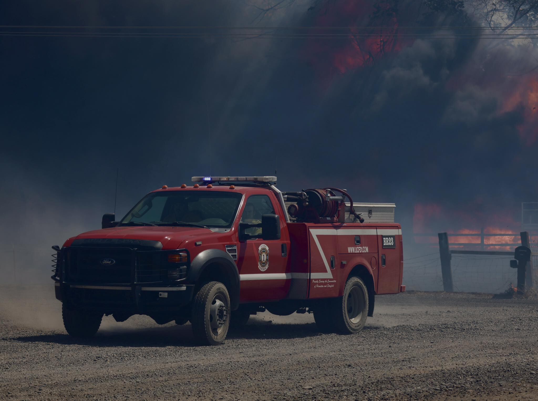 Cold Springs Fire in Umatilla Co. grows to 1,900 acres, 1 home burned