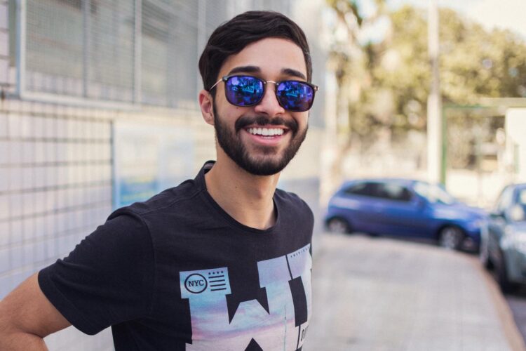 15 Warning Signs Your Friend Might Actually Be Your Enemy