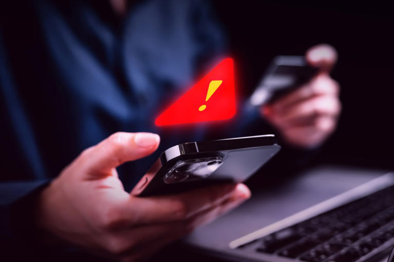 Kansas phones bombarded with scam texts
