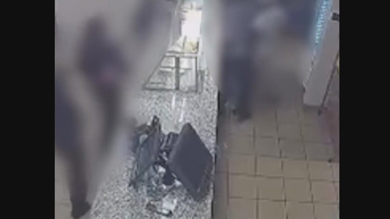 Ontario woman says group swarmed her, tore off her hijab