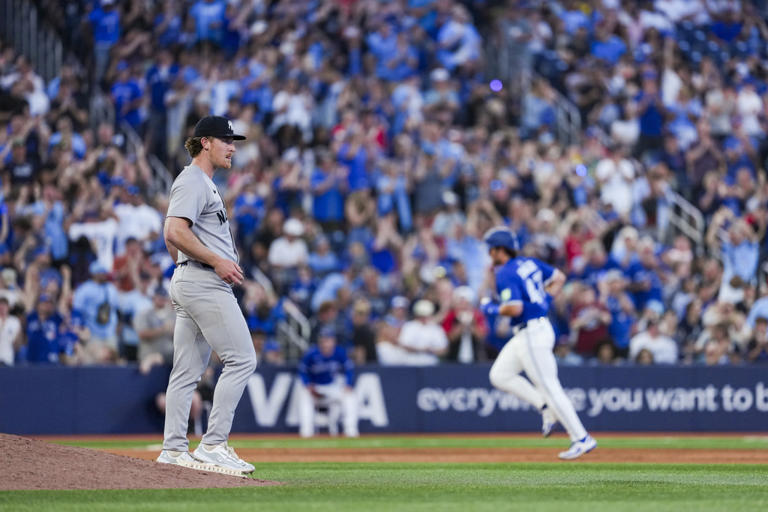 George Springer homers twice, Blue Jays sweep Yankees to take AL East lead