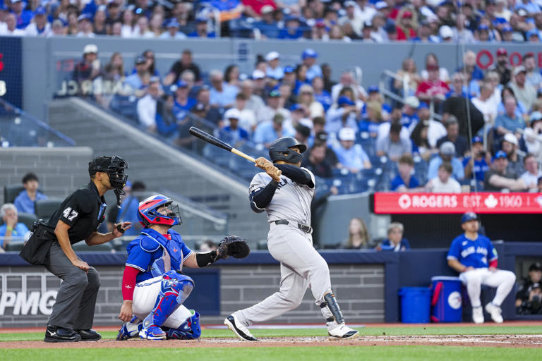 George Springer homers twice, Blue Jays sweep Yankees to take AL East lead
