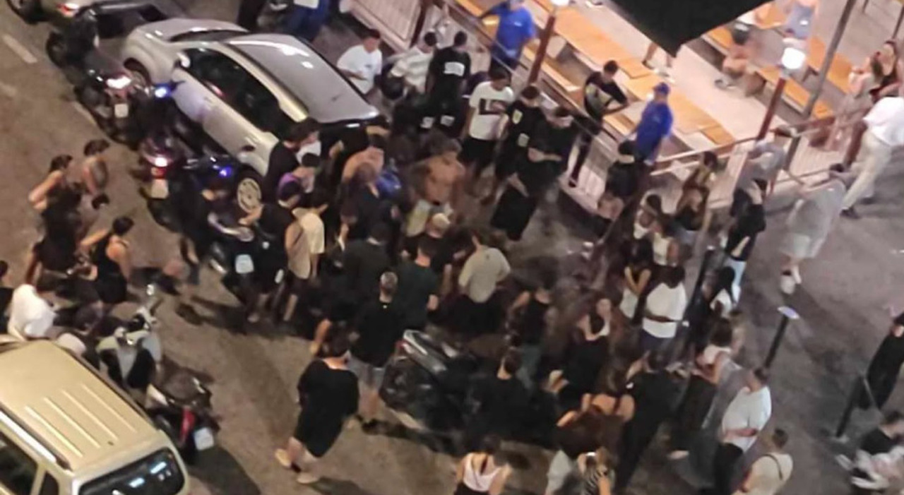 Napoli, incidente all'esterno del Mc Donald's di Fuorigrotta: caos e un ...