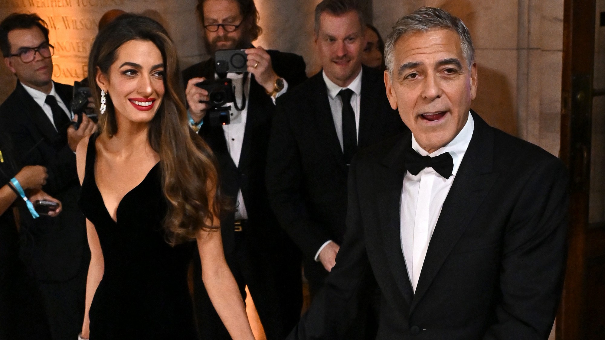 Amal Clooney se livre sur sa vie avec George, leurs jumeaux et les ...