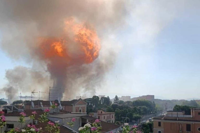 Rome explosion: At least 25 injured as huge fireball erupts and locals ...