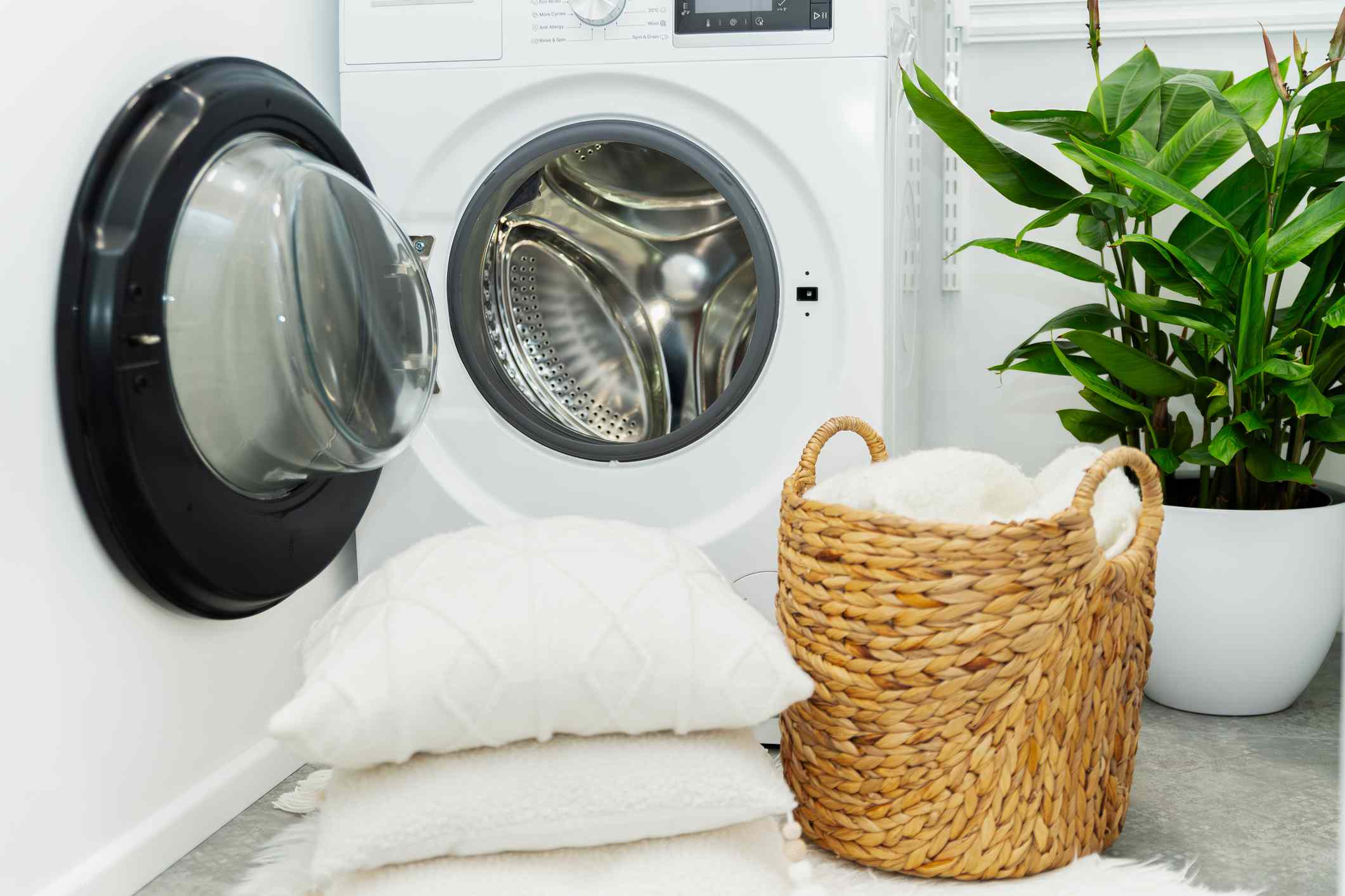 Yes, you can wash most pillows in the washing machine—here’s how to ...