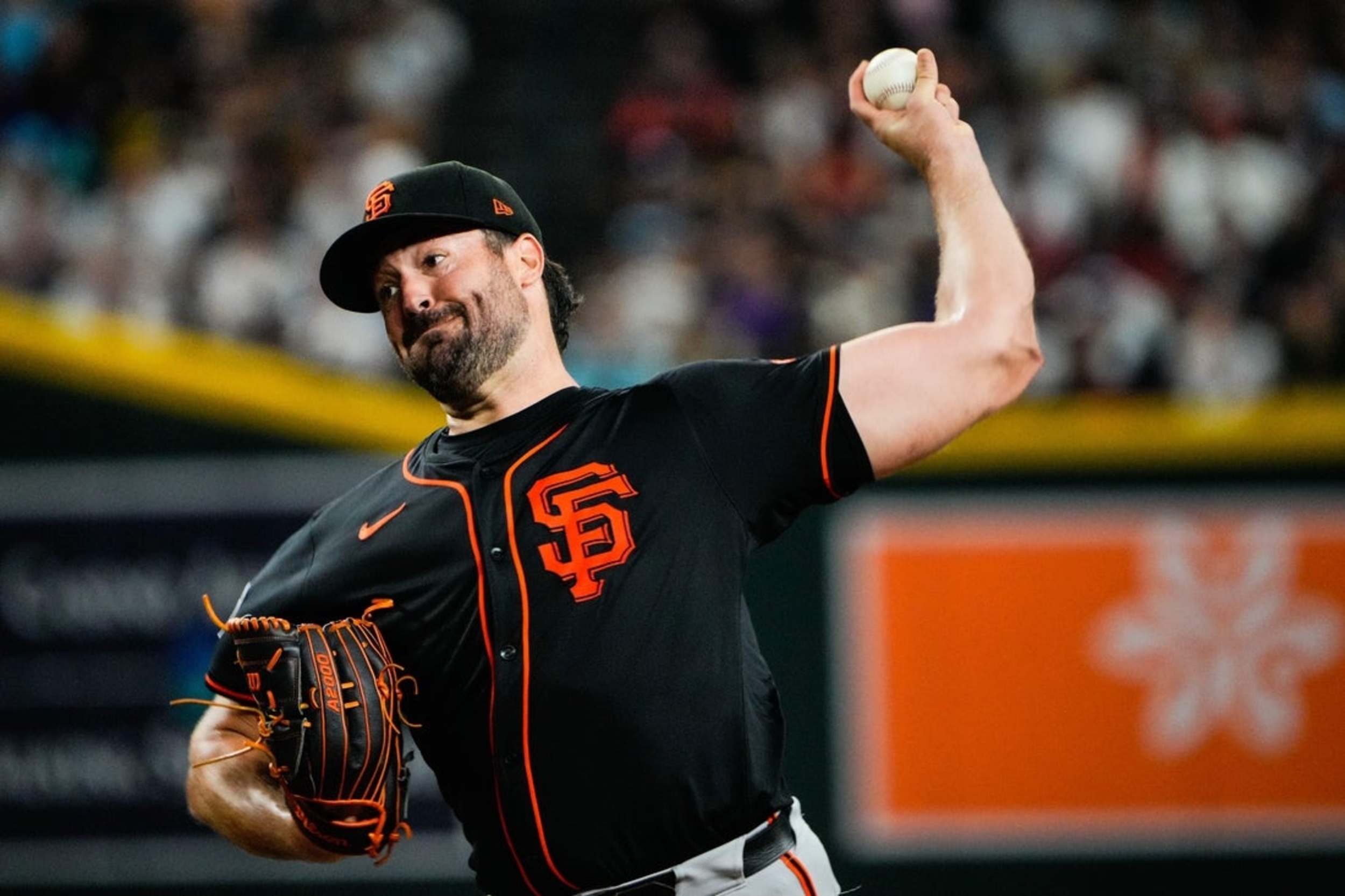 Giants' Robbie Ray gets complete-game win over D-backs