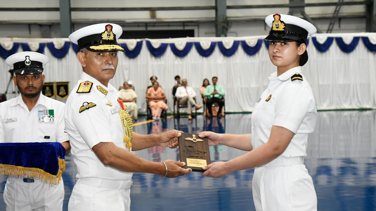 First woman fighter pilot in Navy: Sub Lt Aastha Poonia marks milestone ...