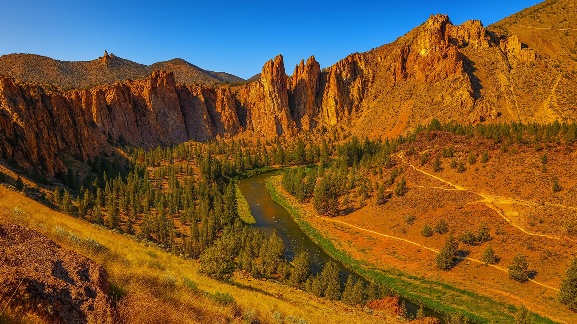 Explore Smith Rock State Park, Oregon – Nature Sounds & Scenic Views (4K)