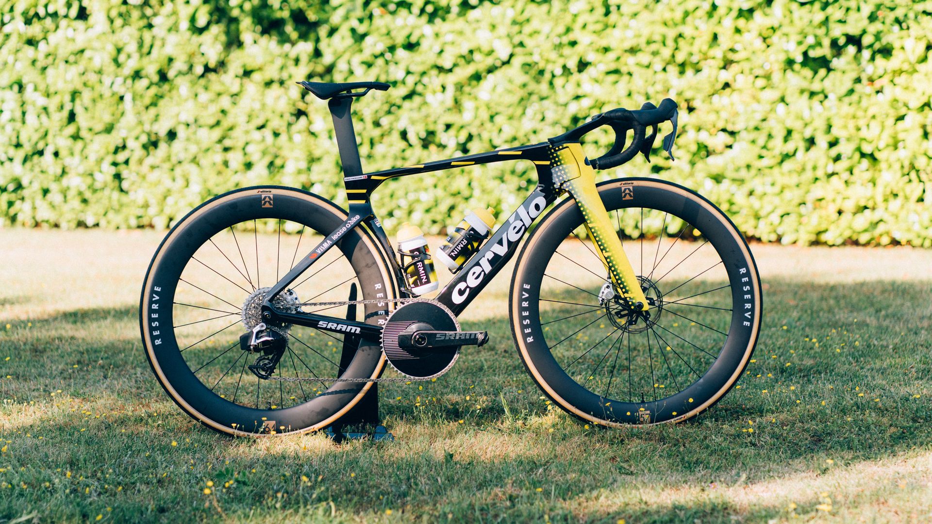 Aero chain catchers and taped up seatposts: Jonas Vingegaard's ...