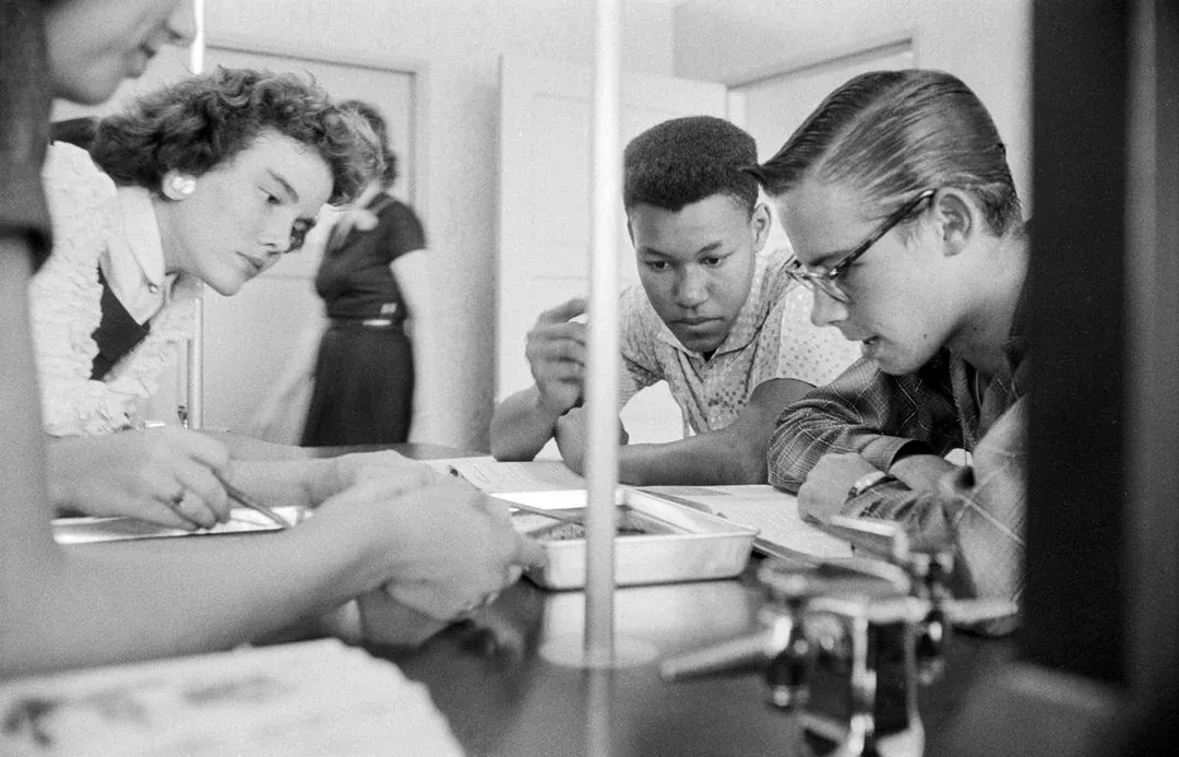 50 Historical Photos of the World Back in 1957