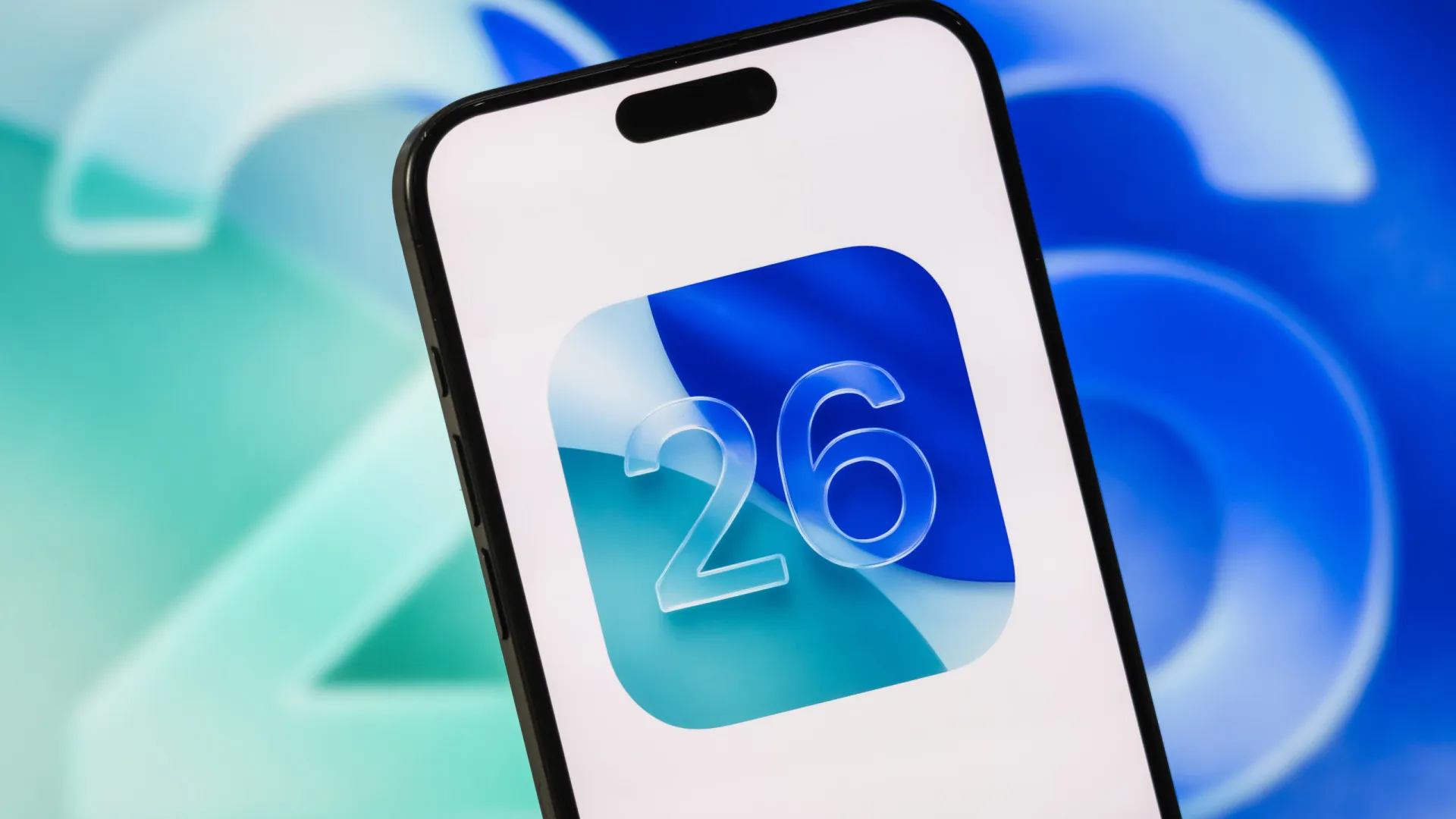 Apple pode cortar funções do iOS 26 em iPhones vendidos na Europa