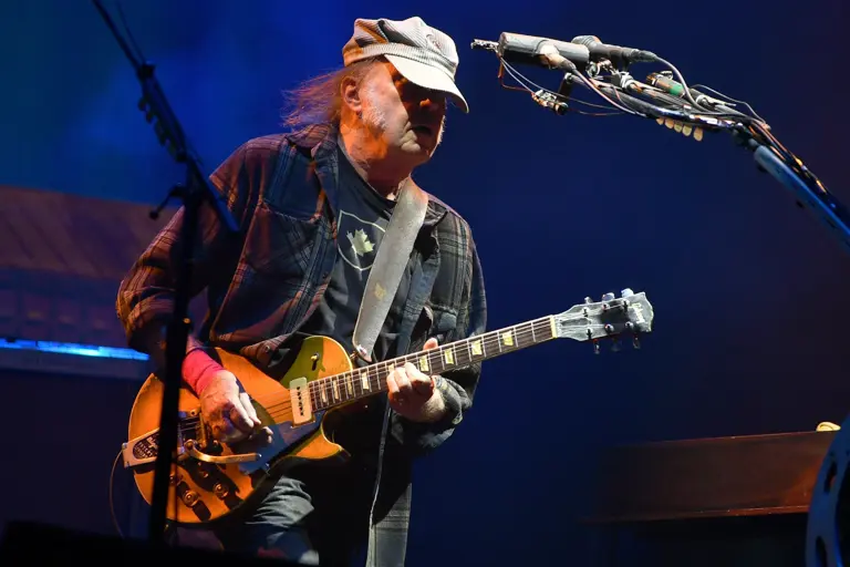 Neil Young packt furiosen Deep Cut „Sail Away“ aus