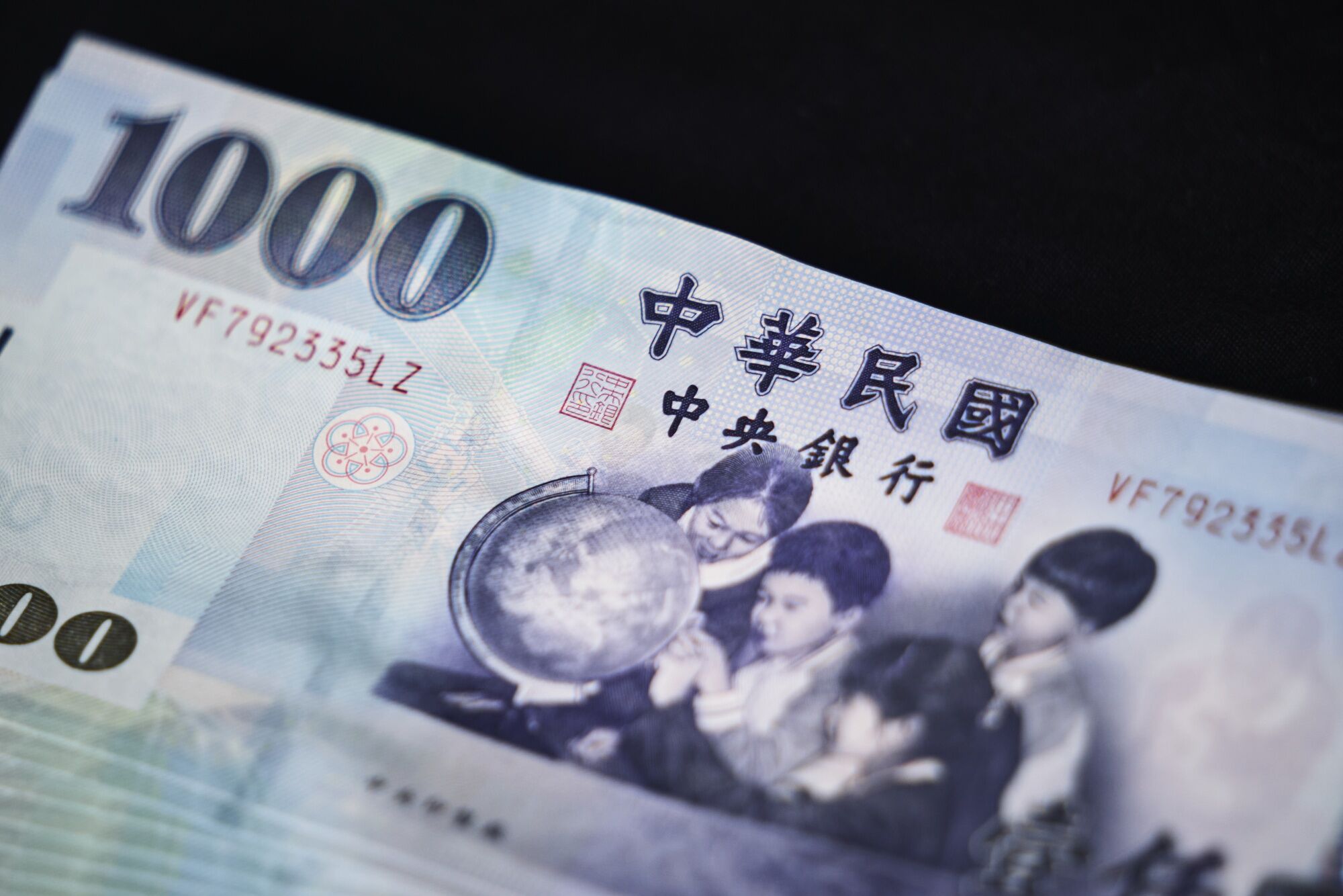 Taiwan Considers Tougher FX Rules for Foreigners Buying Stocks