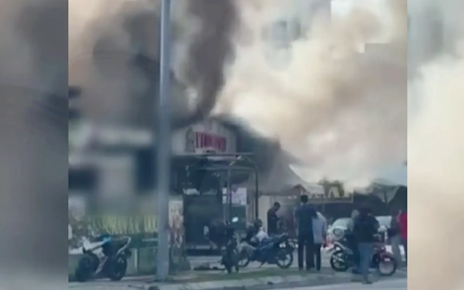 Fire razes 3 stalls at KL food court