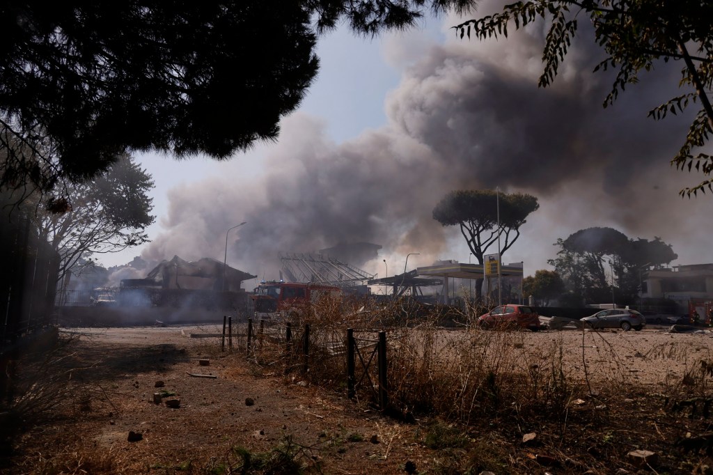 Huge explosion rocks Rome as people run for their lives