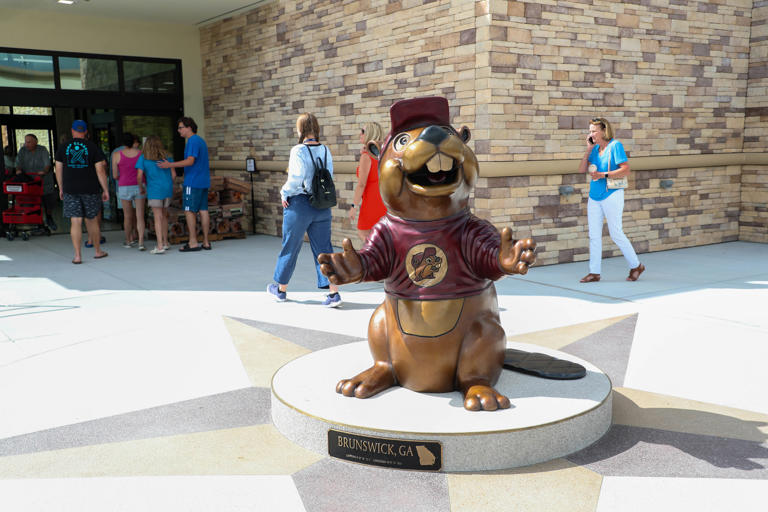 Check out "The Disney World of gas stations": Buc-ee's opens in Brunswick