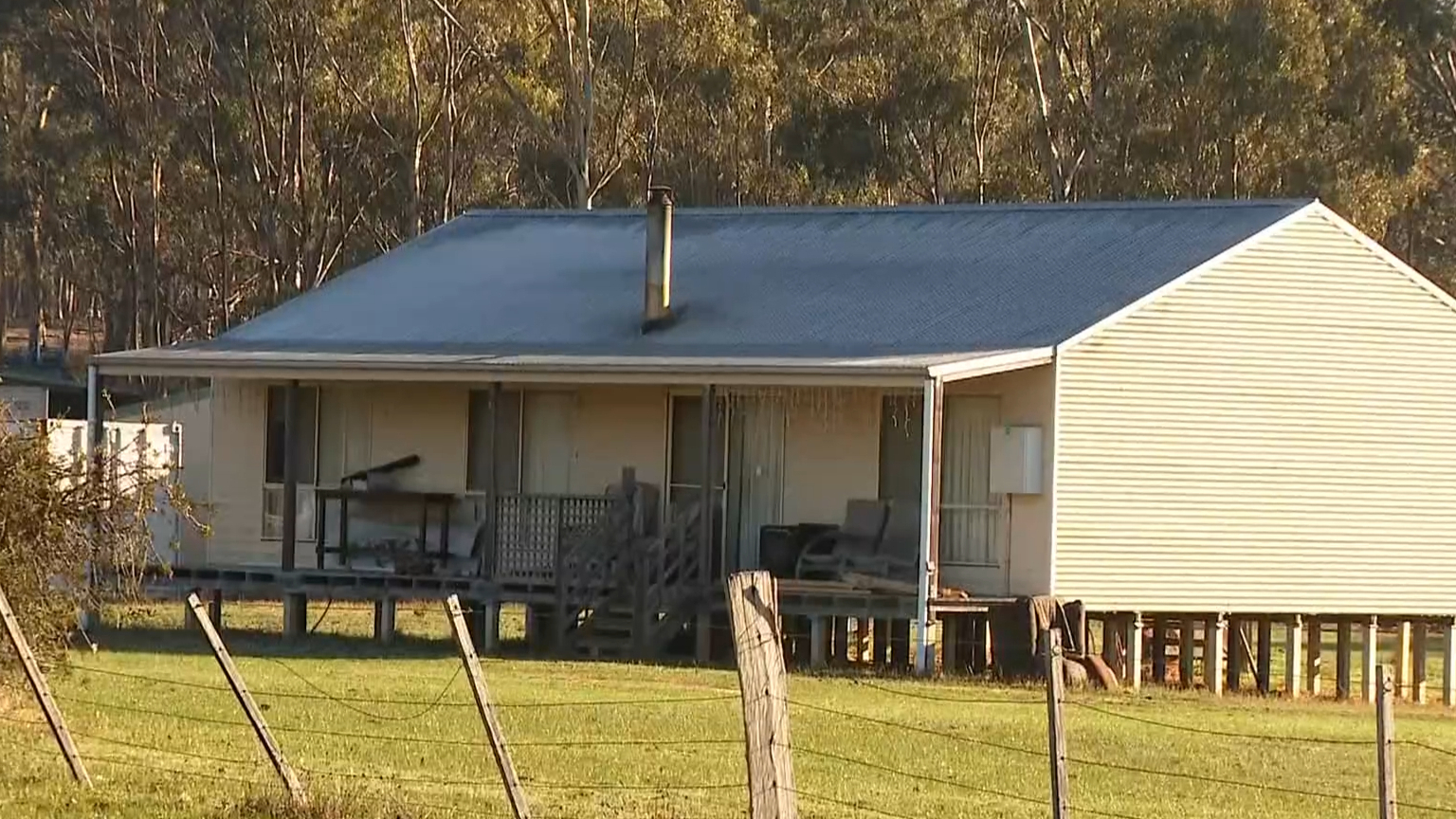 Man killed in siege hid in neighbour's shed for hours before firing ...