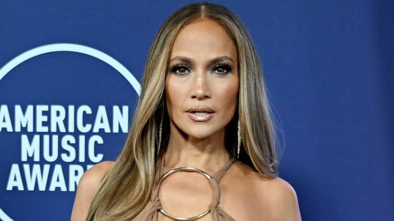 Jennifer Lopez Is Almost Unrecognizable Without Her Hair Extensions