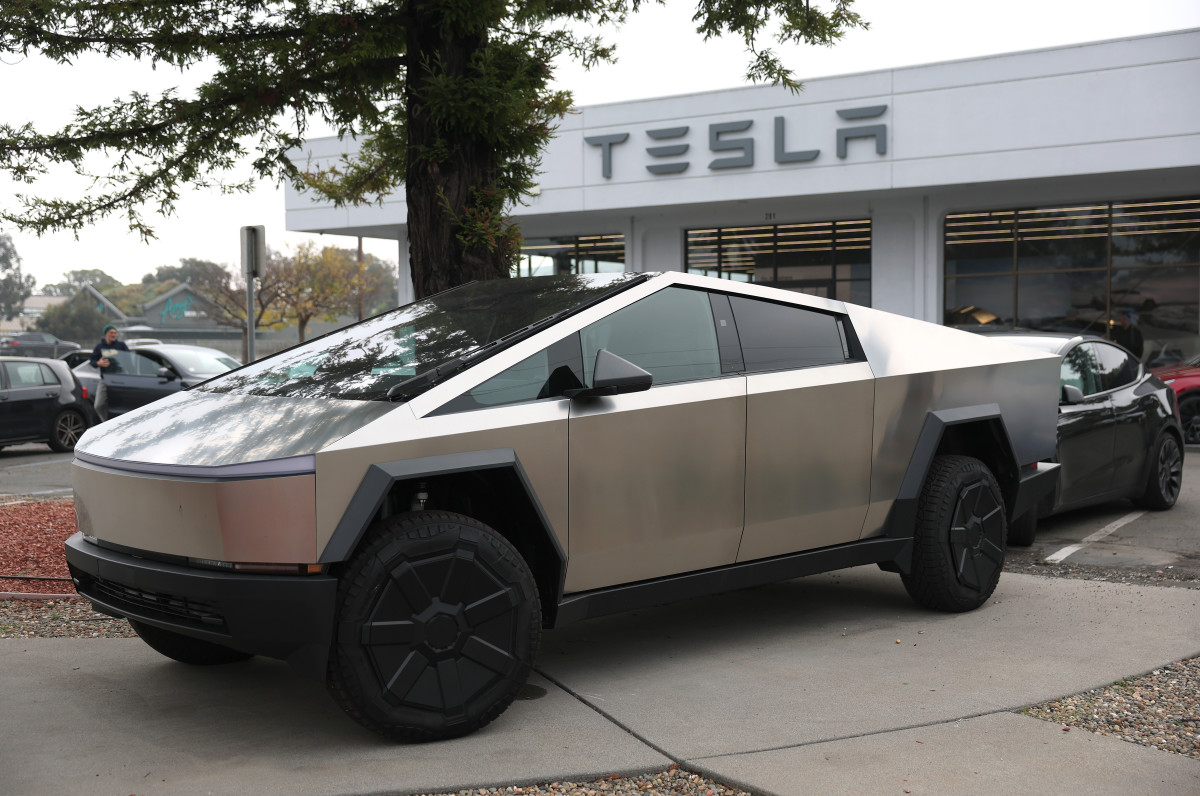 Cheapest Tesla Cybertruck Discontinued After Just Months on Sale