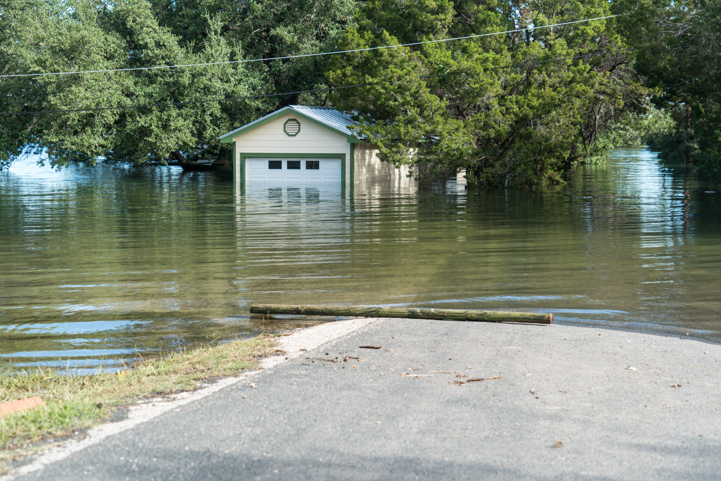 "Catastrophic" Texas flooding causes deaths, emergency warning issued