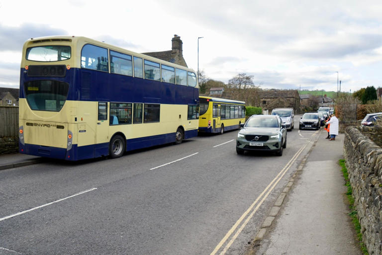 Derbyshire buses: Police arrive as lorries block Hulleys of Baslow ...