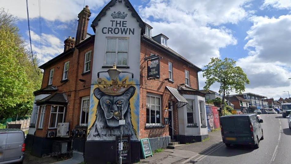 Residents concerned by pub's late closure plan