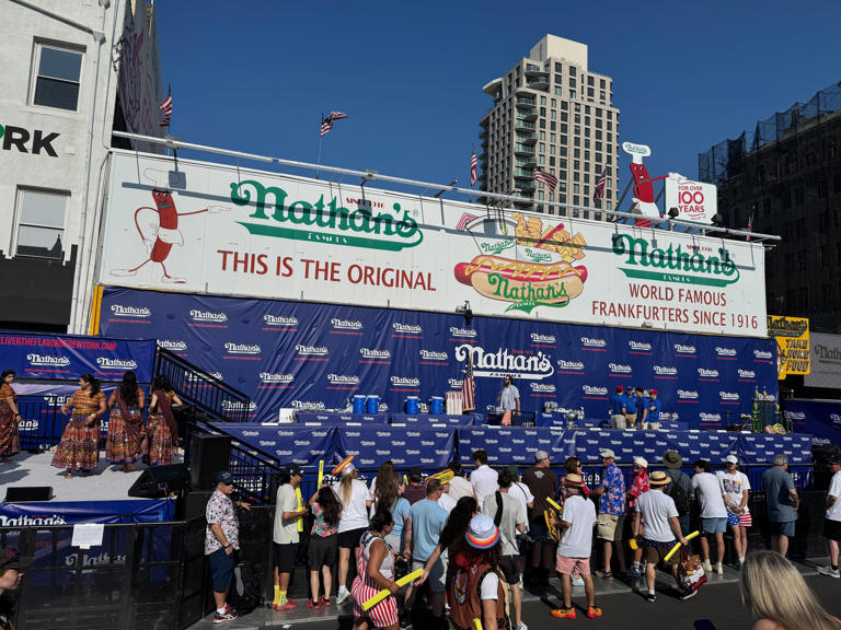 Nathan’s hot dog eating contest: Joey Chestnut destroys competition ...