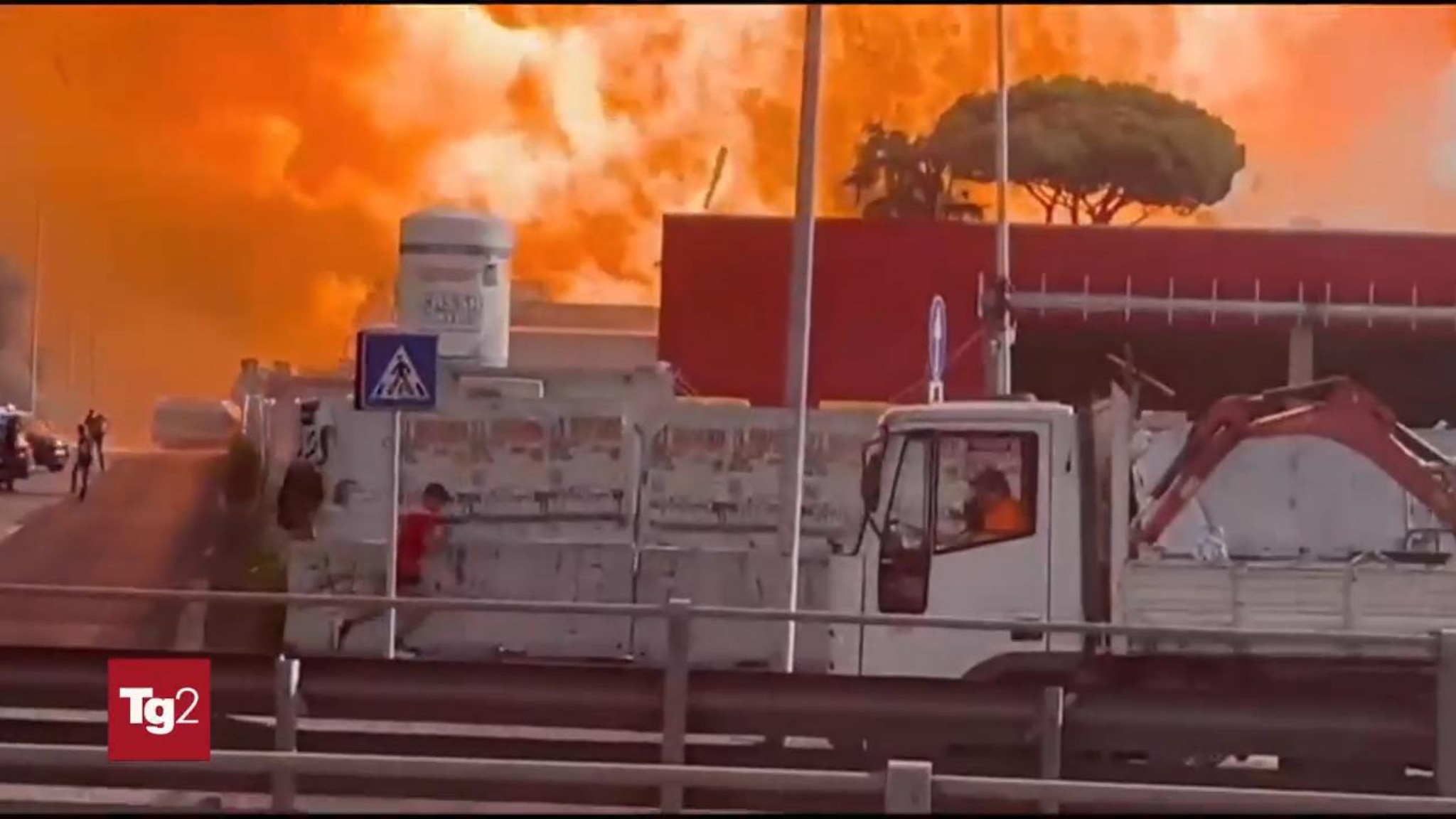 L'esplosione a Roma alla pompa di benzina: le cause, i feriti e la ...