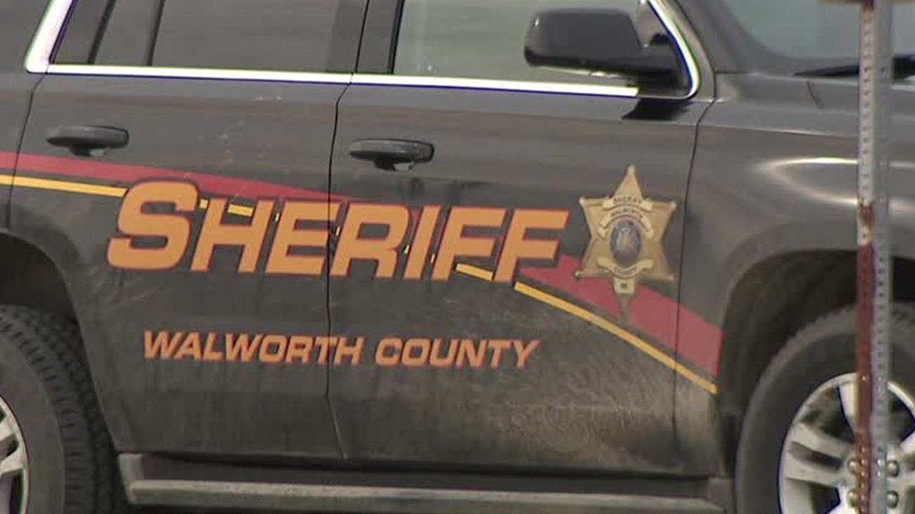 Walworth County fatal crash; 2 dead, 1 injured on State Line Road