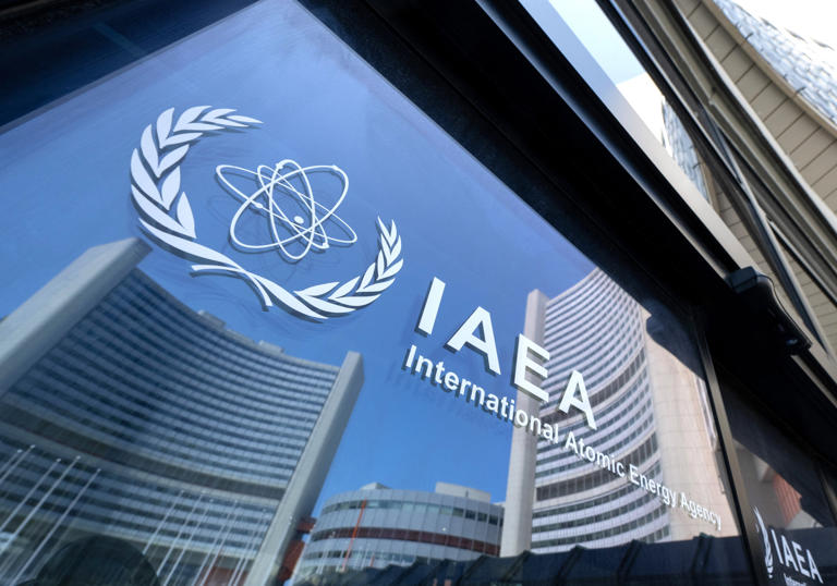 UN nuclear inspectors quit Iran - What to know