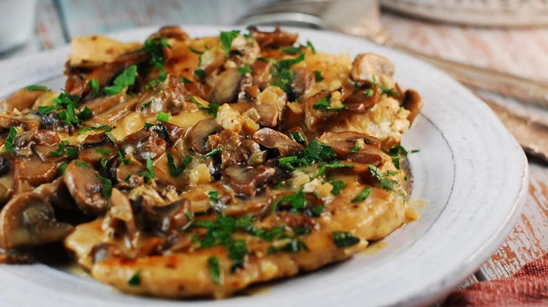 Alex Guarnaschelli's Favorite Chicken Dish Puts A Unique Twist On The ...