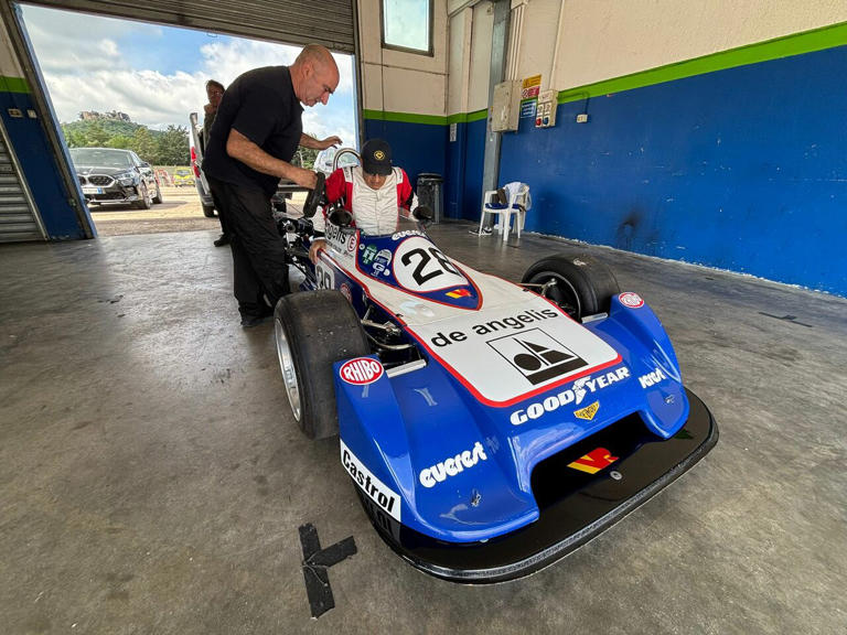 La Chevron B38 di Elio de Angelis torna a casa. È l'auto con cui il ...