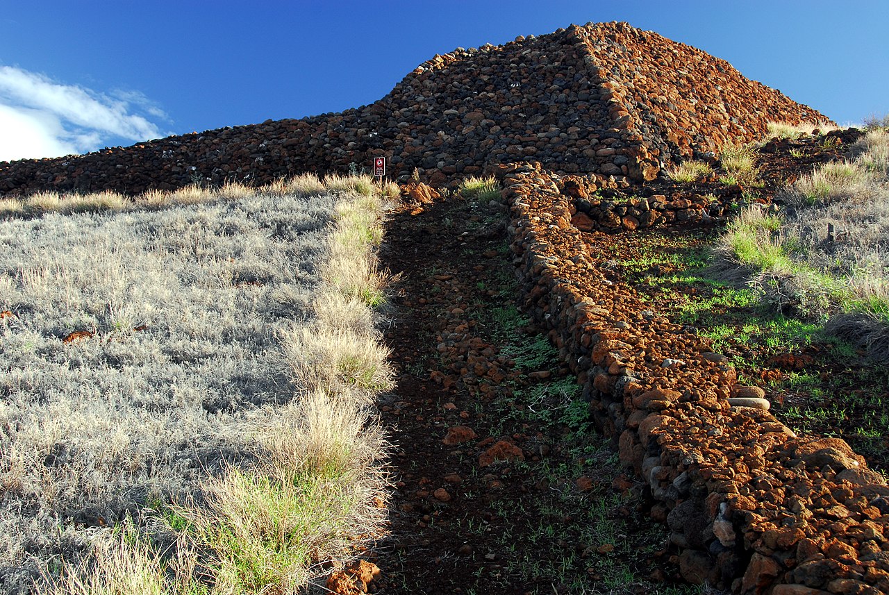 The ancient Hawaiian temple built with a 20-mile human chain and one ...