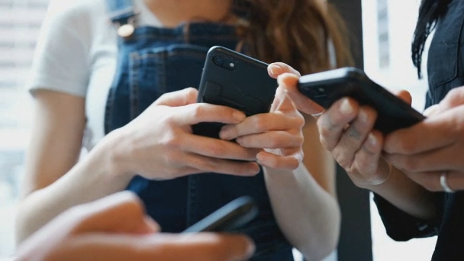 Seu filho é um screenager? Entenda o que significa o termo que descreve ...