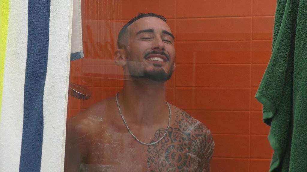 Dueto no banho! Catarina Miranda e Afonso Leitão cantam intensamente ...