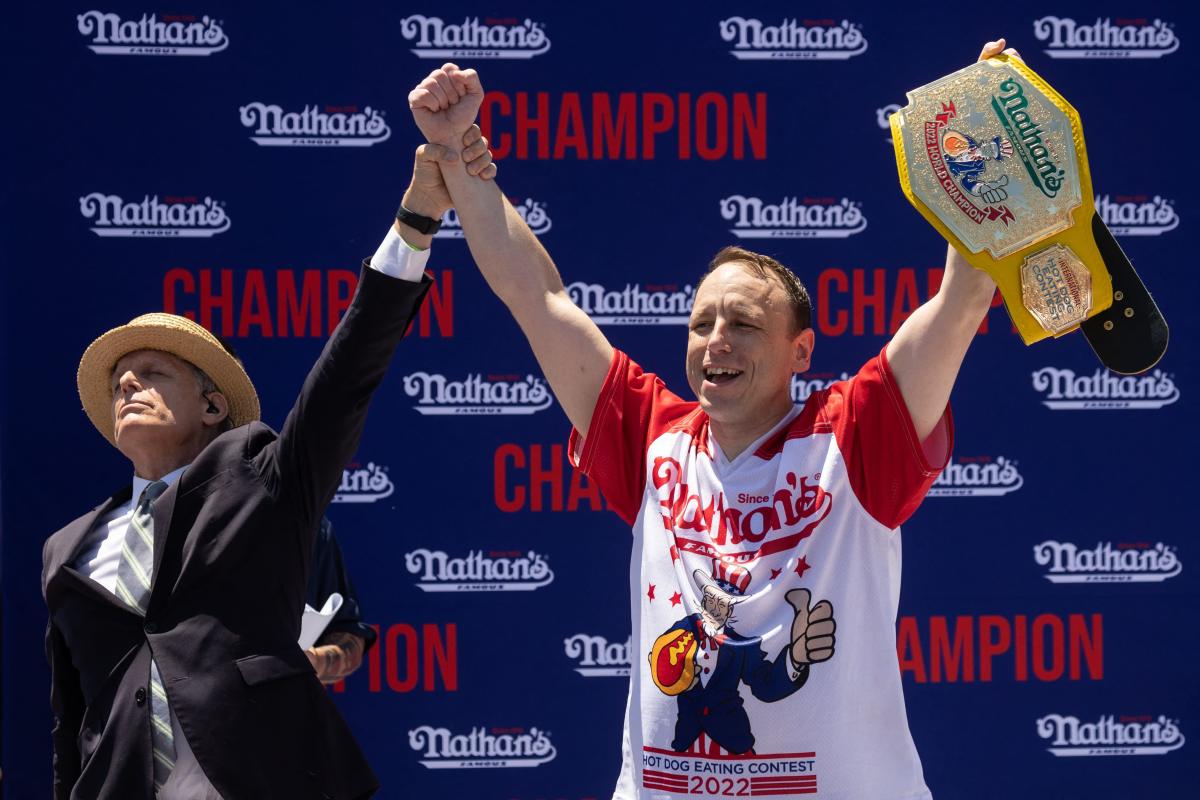 Joey Chestnut Wins His 17th Nathan’s Famous Fourth of July Hot Dog ...