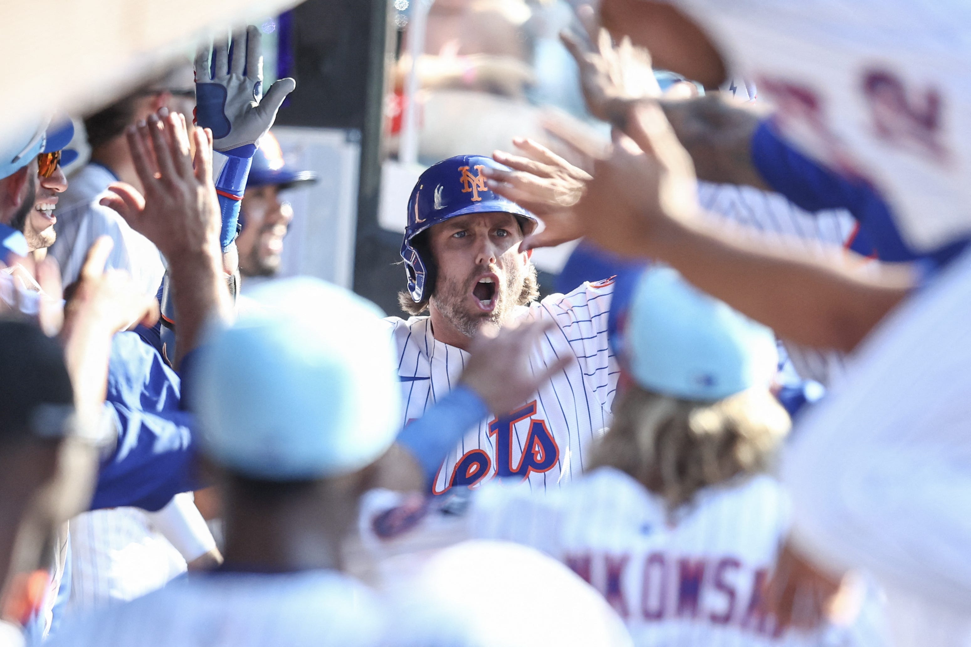 Mets trade Jeff McNeil to Athletics for pitching prospect