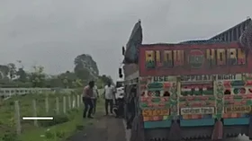 Gujarat News: RTO Inspector Brutally Beats Truck Driver On Dahod ...