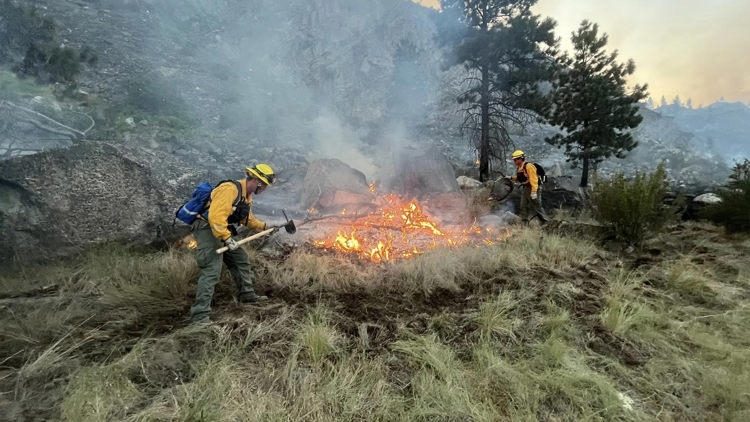 'Fast moving' wildfire burns over 3,200 acres near Chelan