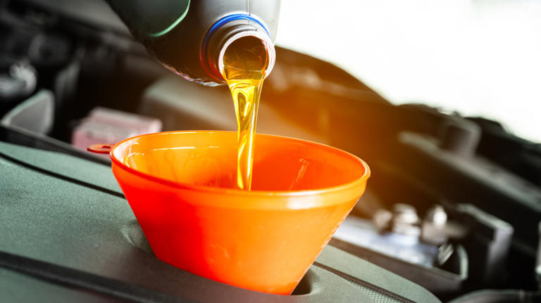 Are There Any Benefits (Or Disadvantages) To Changing Your Engine Oil ...