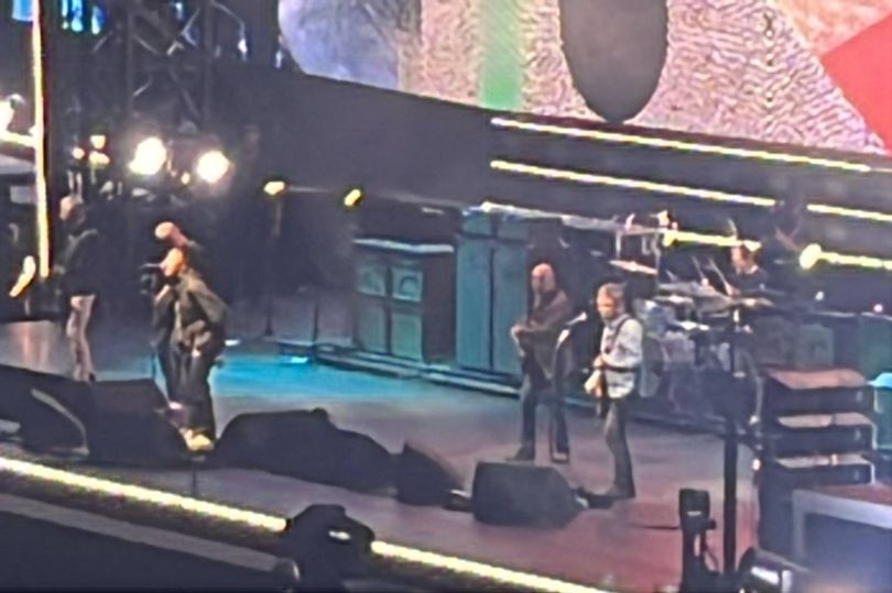 Liam Gallagher booed by Oasis crowd as he makes cheeky dig after band's ...