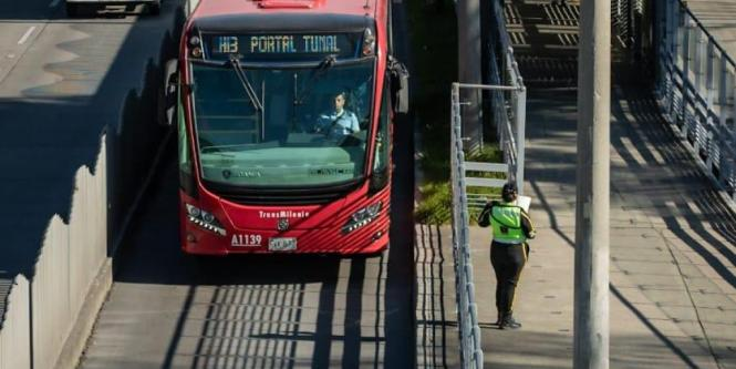 TransMilenio, en Bogotá, presenta 364 nuevos buses eléctricos que circularán desde 2026