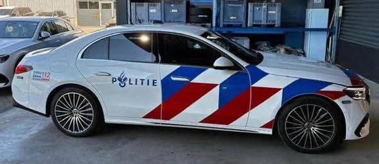 Dit zijn de eerste foto’s van de nieuwe snelle Mercedes van de politie ...