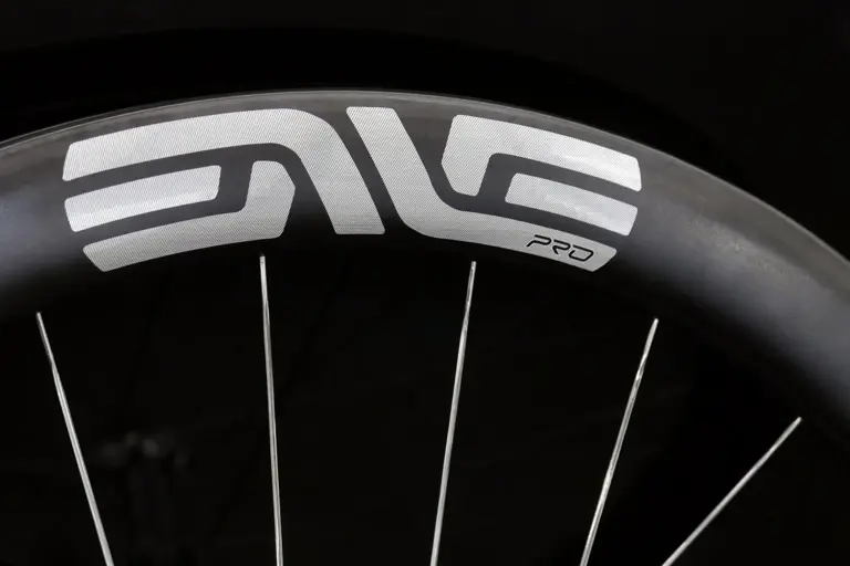 ENVE SES 4.5 Pro Builds Lighter Carbon Road Wheels So Tadej Is Aero ...