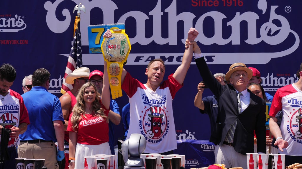 Joey Chestnut wins 2025 Nathan's Hot Dog Eating Contest in triumphant ...