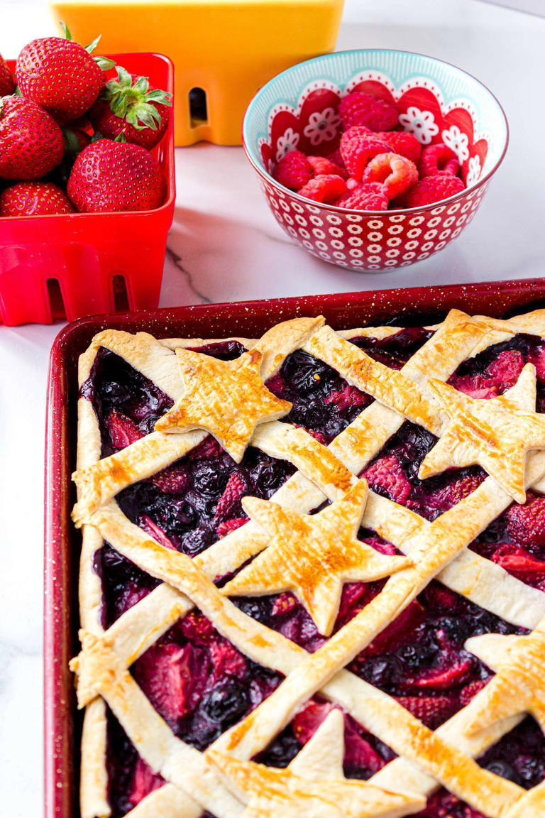 Easy Berry Slab Pie: The Perfect Summer Dessert