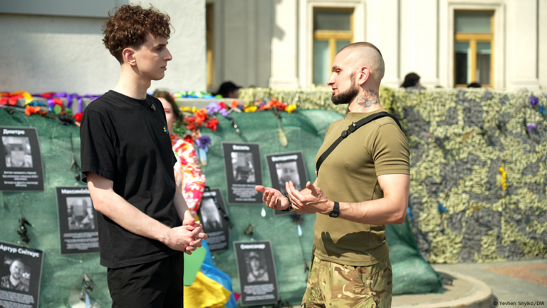 Ukraine: Discrimination and hope drive LGBTQ+ soldiers