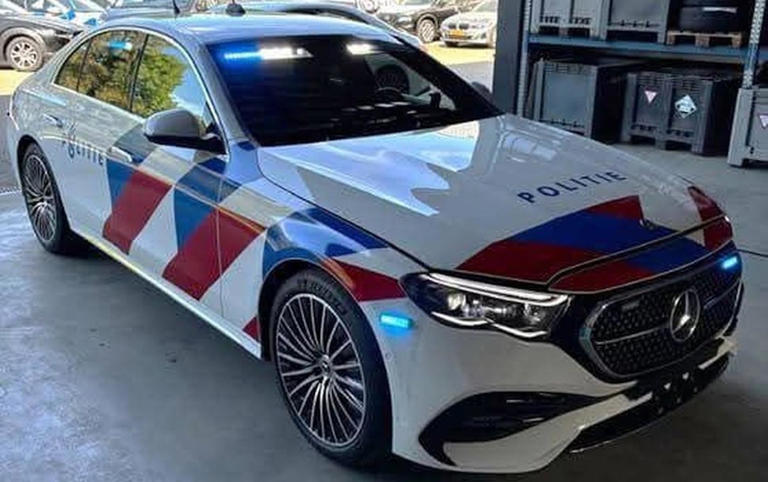 Dit zijn de eerste foto’s van de nieuwe snelle Mercedes van de politie ...